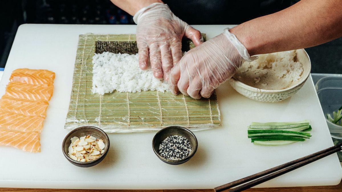 Como fazer sushi: Veja passo a passo completo e simples! - Blog Vale Saúde